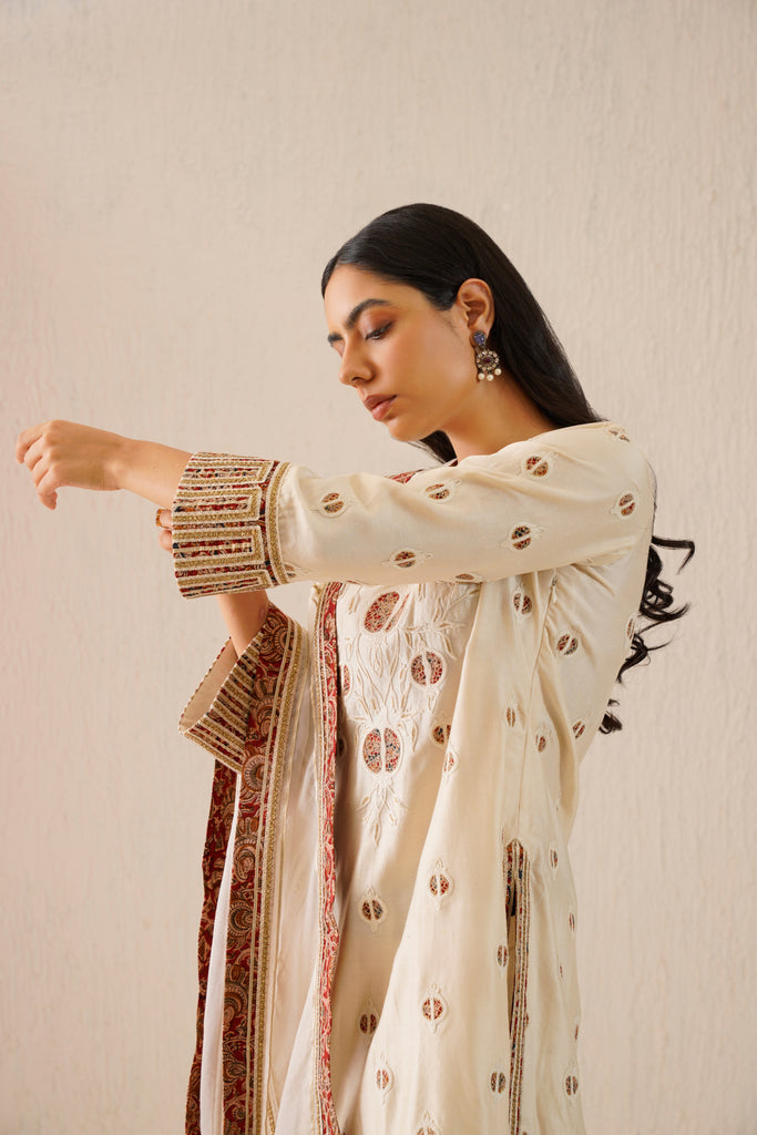 Anaar Short Kurta with Dhoti Pants & Dupatta – Simar Dugal